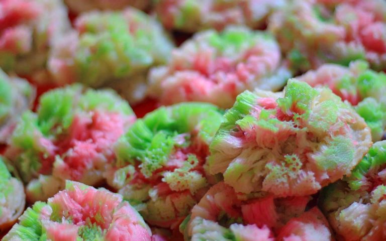 18 Most Popular & Traditional Indonesian Desserts - Nomad Paradise