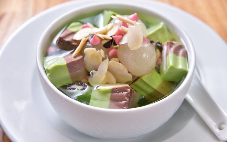 Popular Kompot Recipe (Homemade Juice) from Russia and Eastern Europe