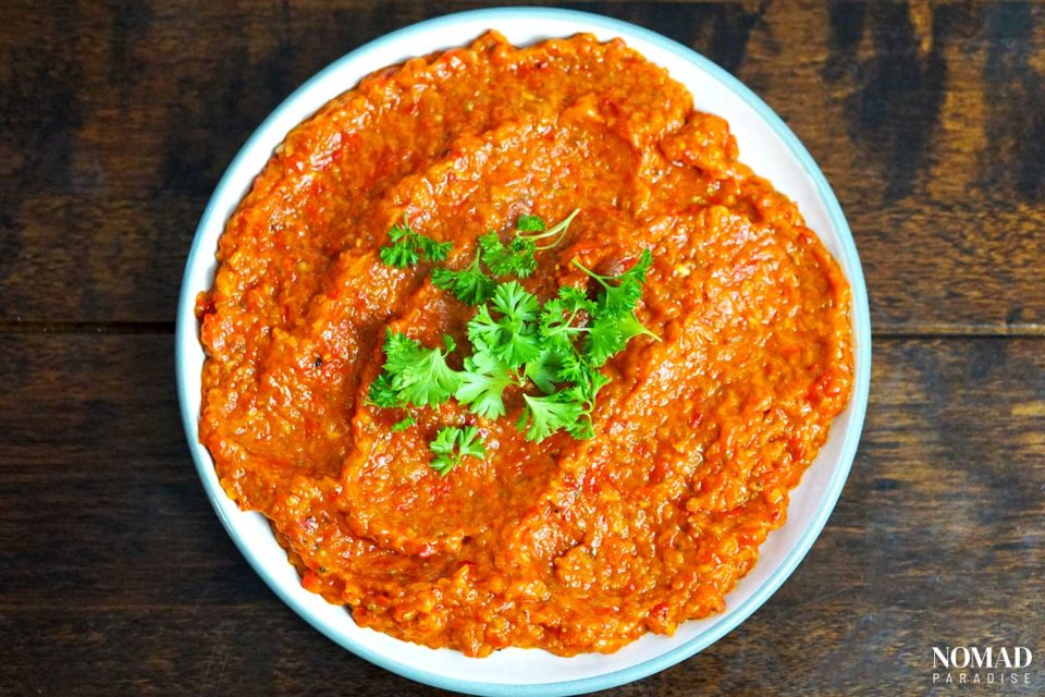 Refreshing Egyptian Salad Recipe (Salata Baladi)