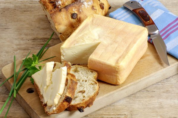 20 French Cheeses You Should Absolutely Gorge on in France - Nomad Paradise