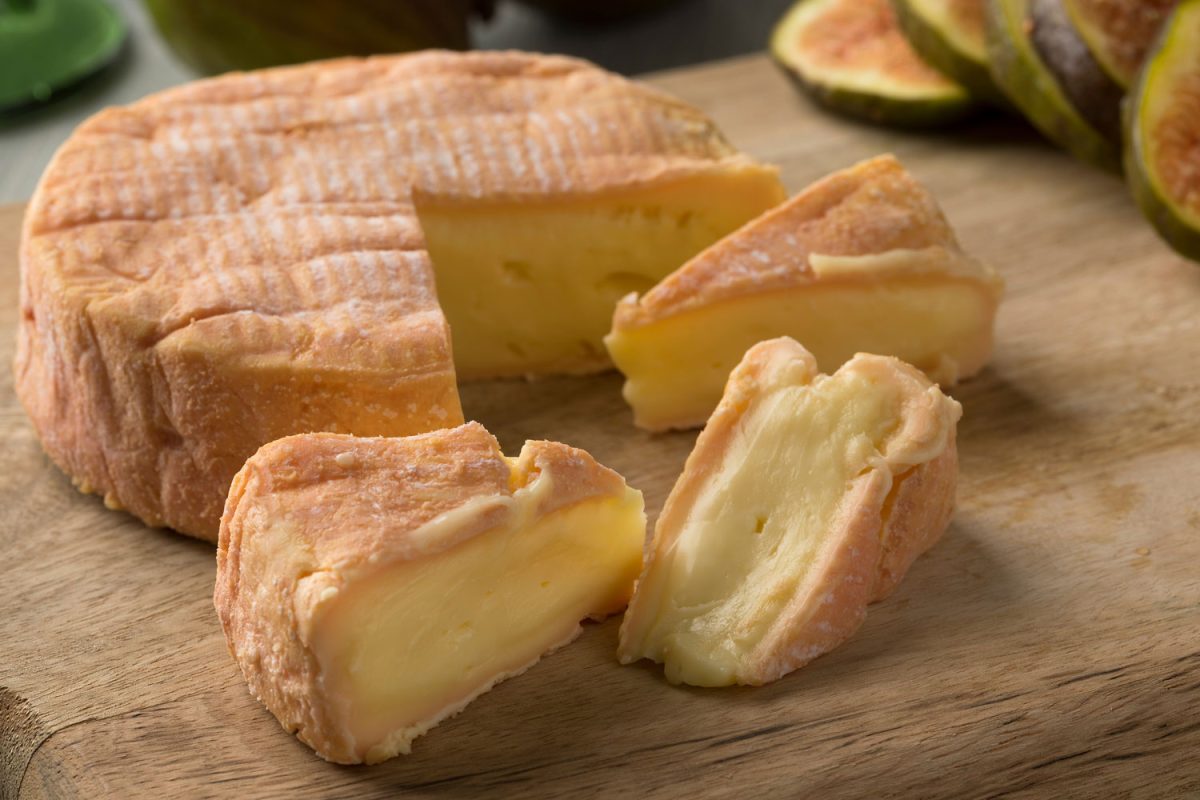 20 French Cheeses You Should Absolutely Gorge on in France - Nomad Paradise