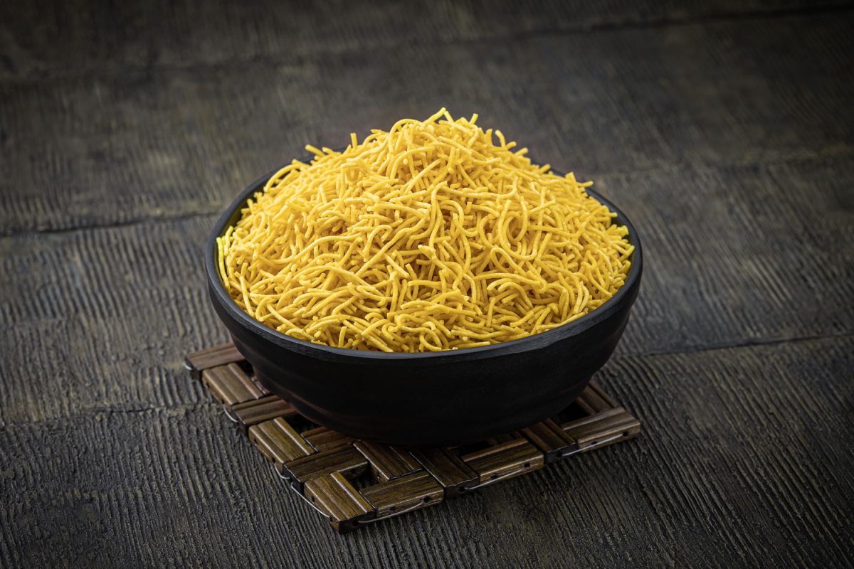 20 Indian Snacks to Savor the Heat and Spice of India in Bite-Sized Form