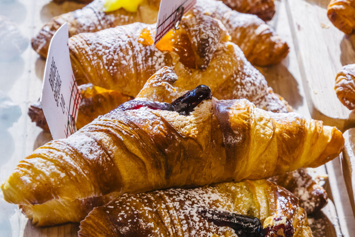 Italian Pastries Guide - The Sweetest Treats to Order at Bakeries in Italy